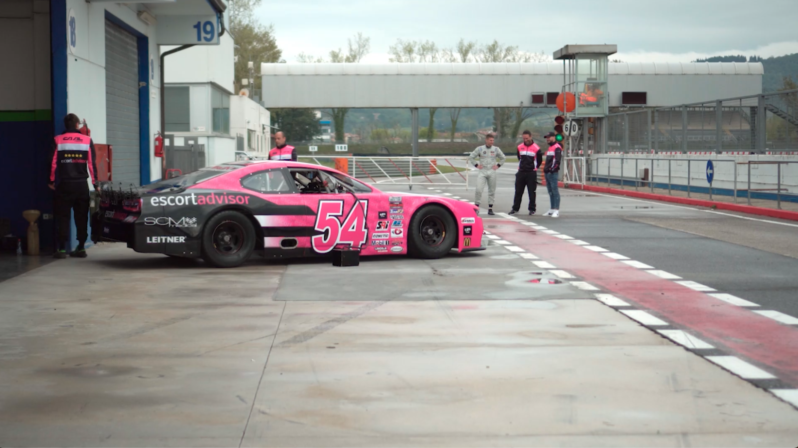 EA è sponsor del team CAAL Racing nel campionato Nascar Whelen Euro ...